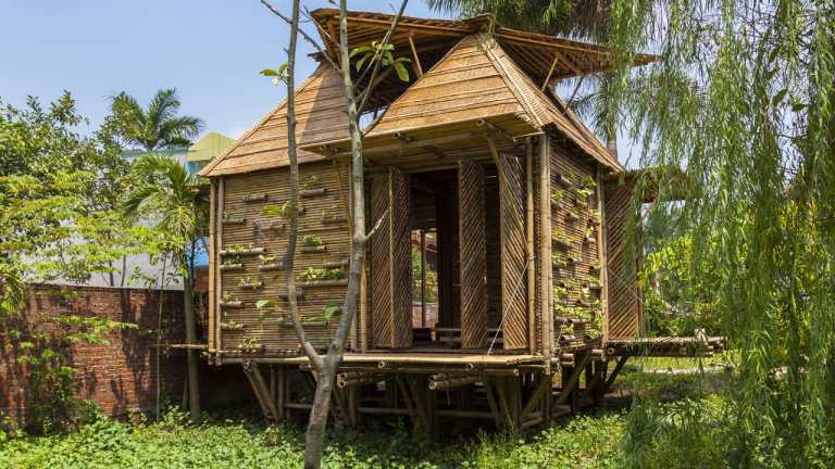 45 Model Rumah Bambu Minimalis, Sederhana tapi Bikin Nyaman - Rumahku Unik