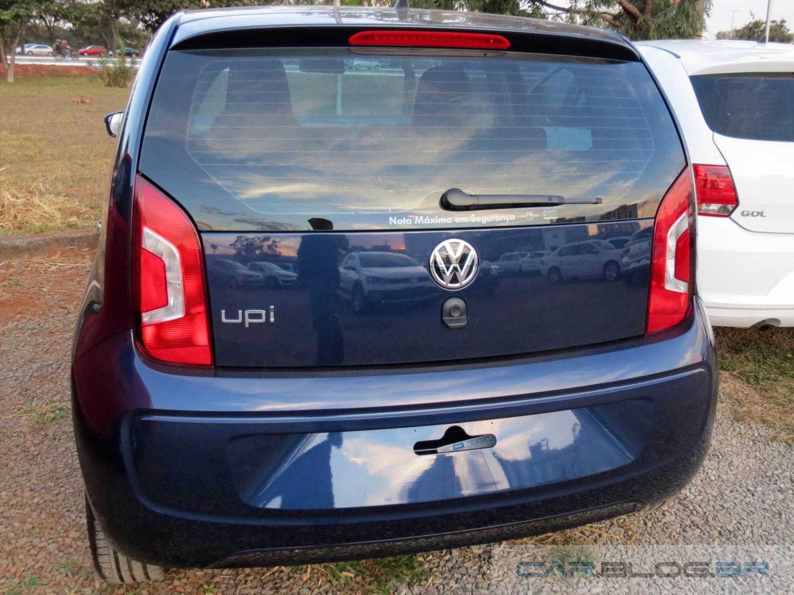 Volkswagen up! move Azul Night: fotos e especificações