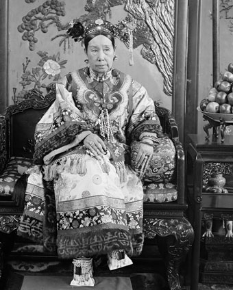 Rare photographs of Empress Dowager Cixi @ Smithsonian