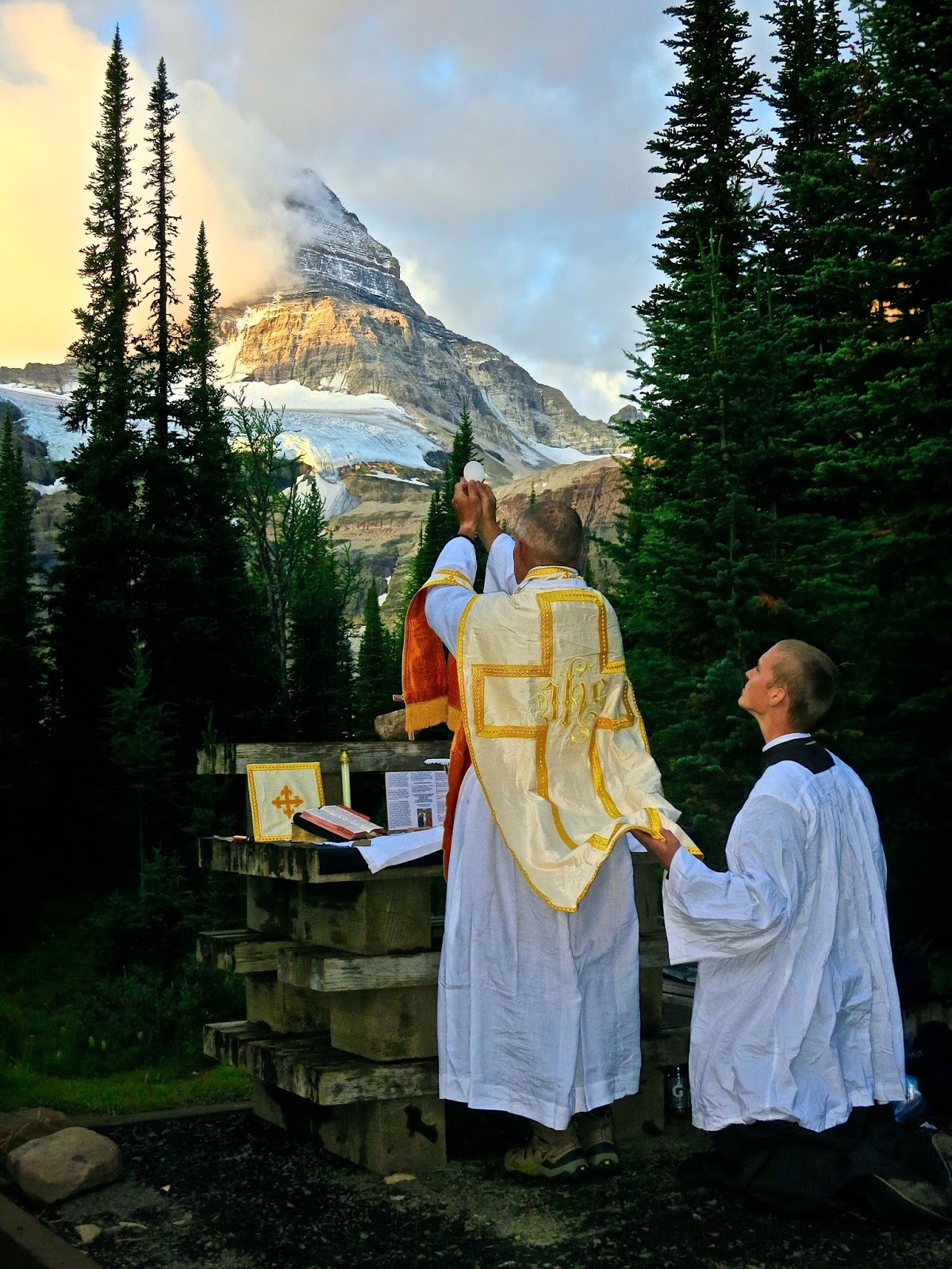 New Liturgical Movement: Worthily Celebrating the Holy Sacrifice of the ...