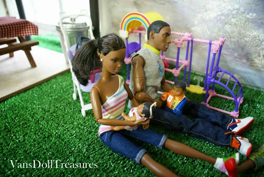 Fashion Dolls at Van's Doll Treasures: Park Fun Continues (Photostory)
