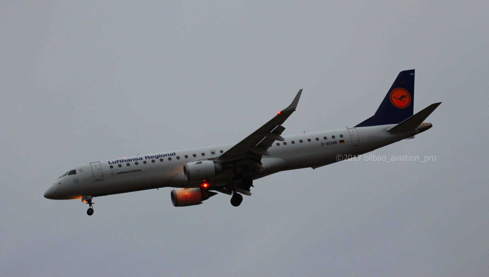 bilbao_aviation_pro: Lufthansa Cityline Embraer E190 "D-AEMB"-Easyjet ...