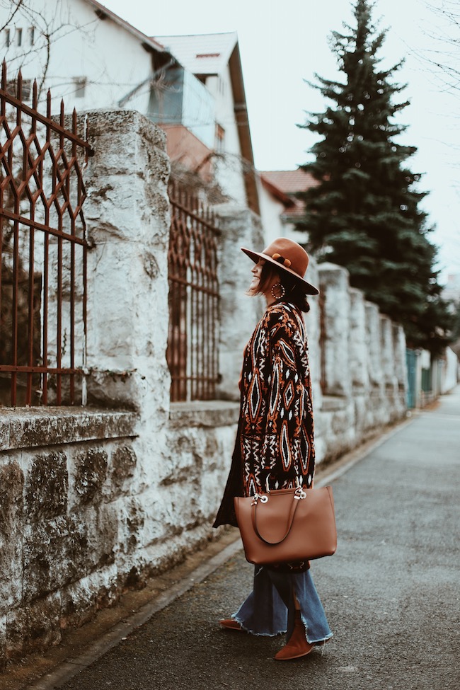 Jeansii evazati intr-o tinuta boho chic | Sandra Bendre