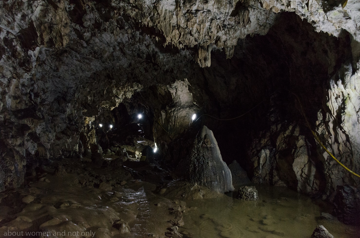 Pestera si manastirea Polovragi