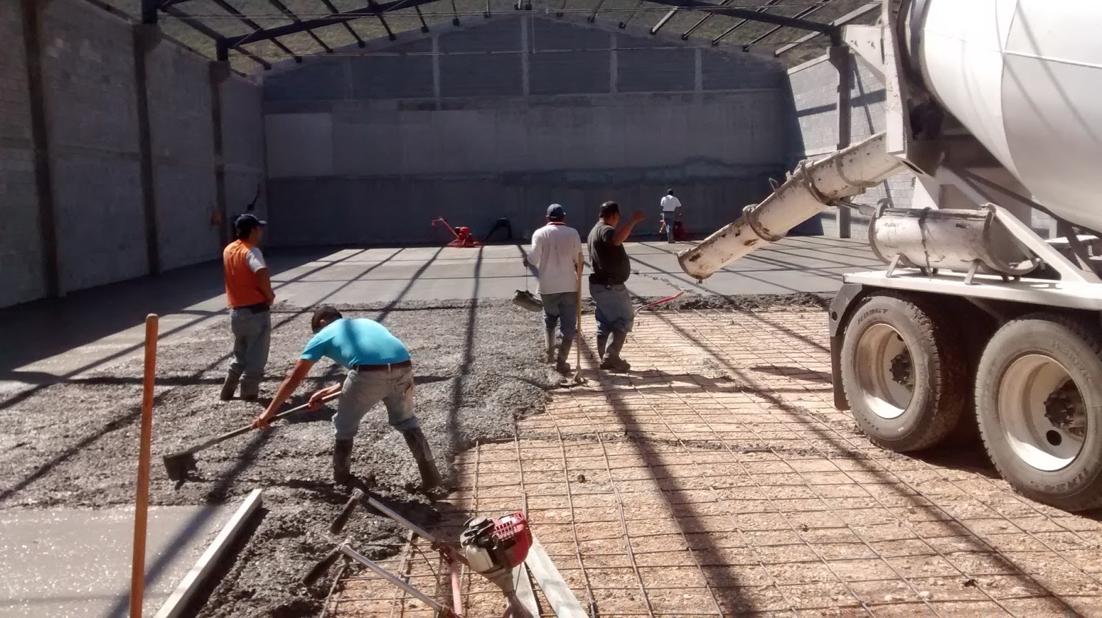 PISOS EN BODEGA ESCOBEDO