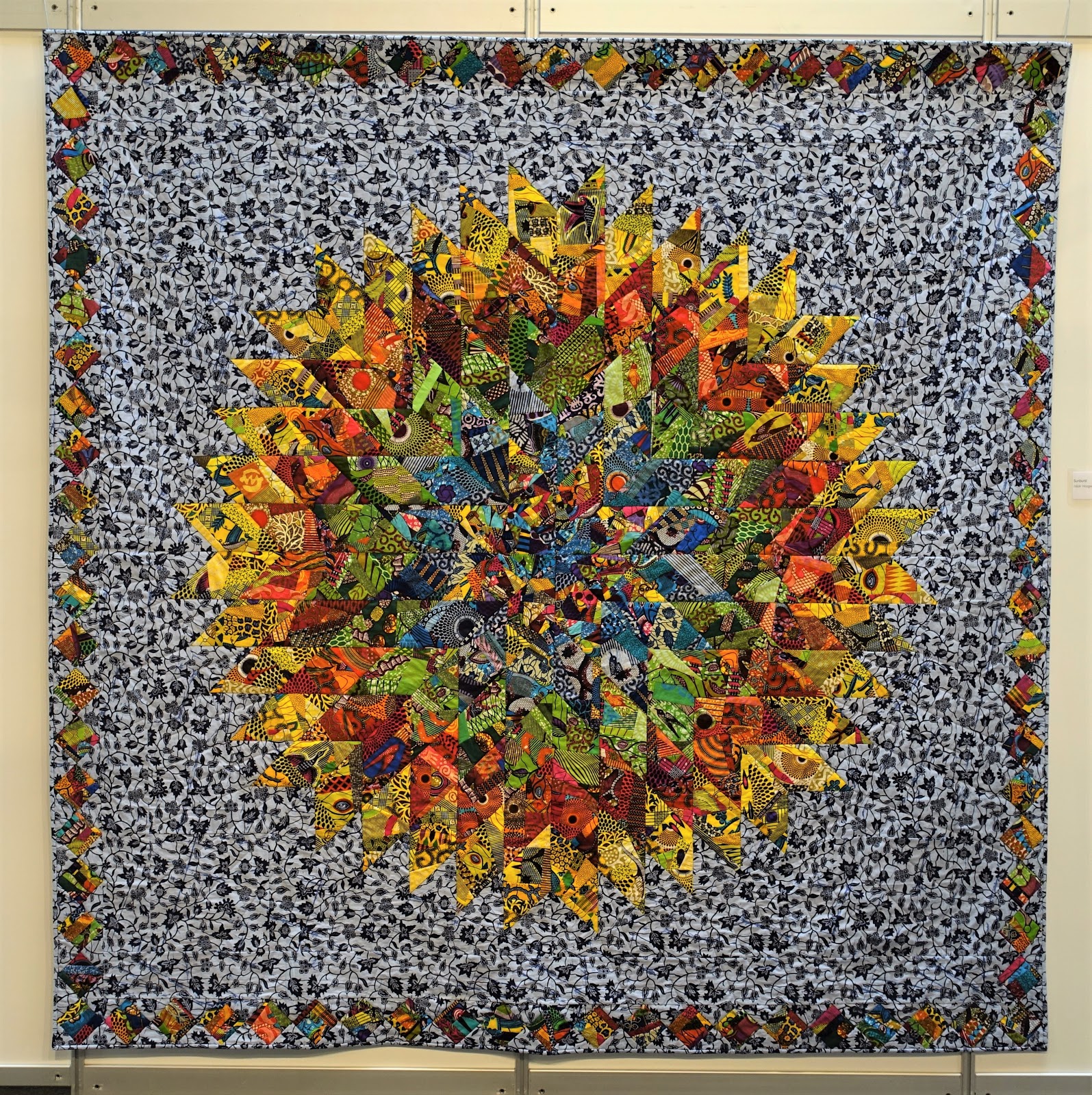 Quilts and Boxes: Sunburst Quilt in full size!