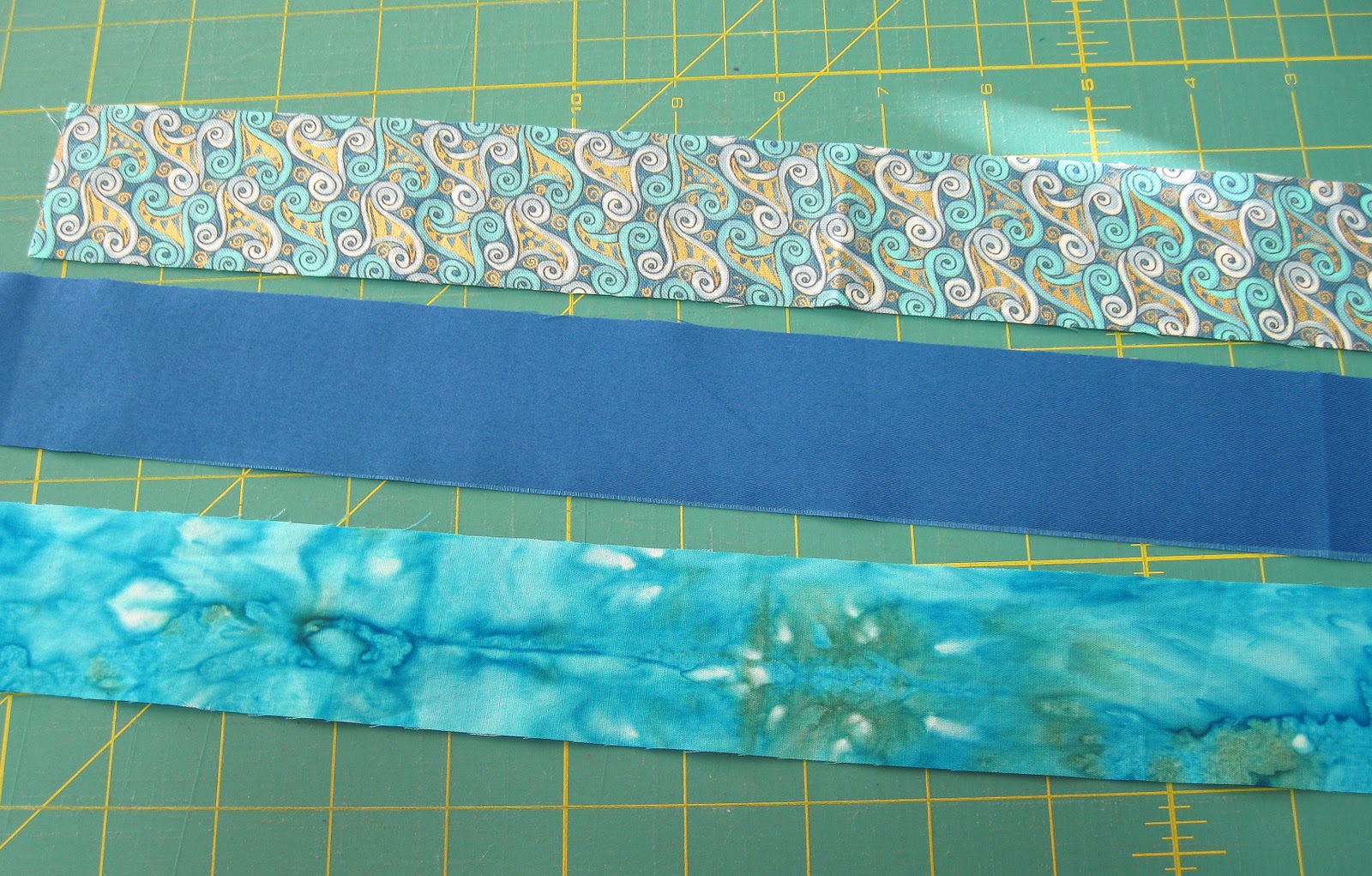Leslie's Art and Sew: Scrappy Braided Fabric Bracelet: A Tutorial
