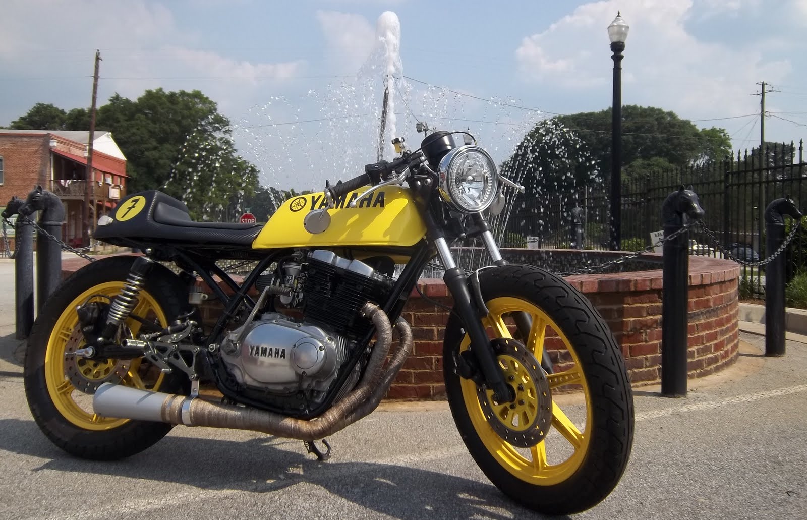 KARNAGE KUSTOMZ + custom metric choppers bobbers cafe racers yamaha xs ...