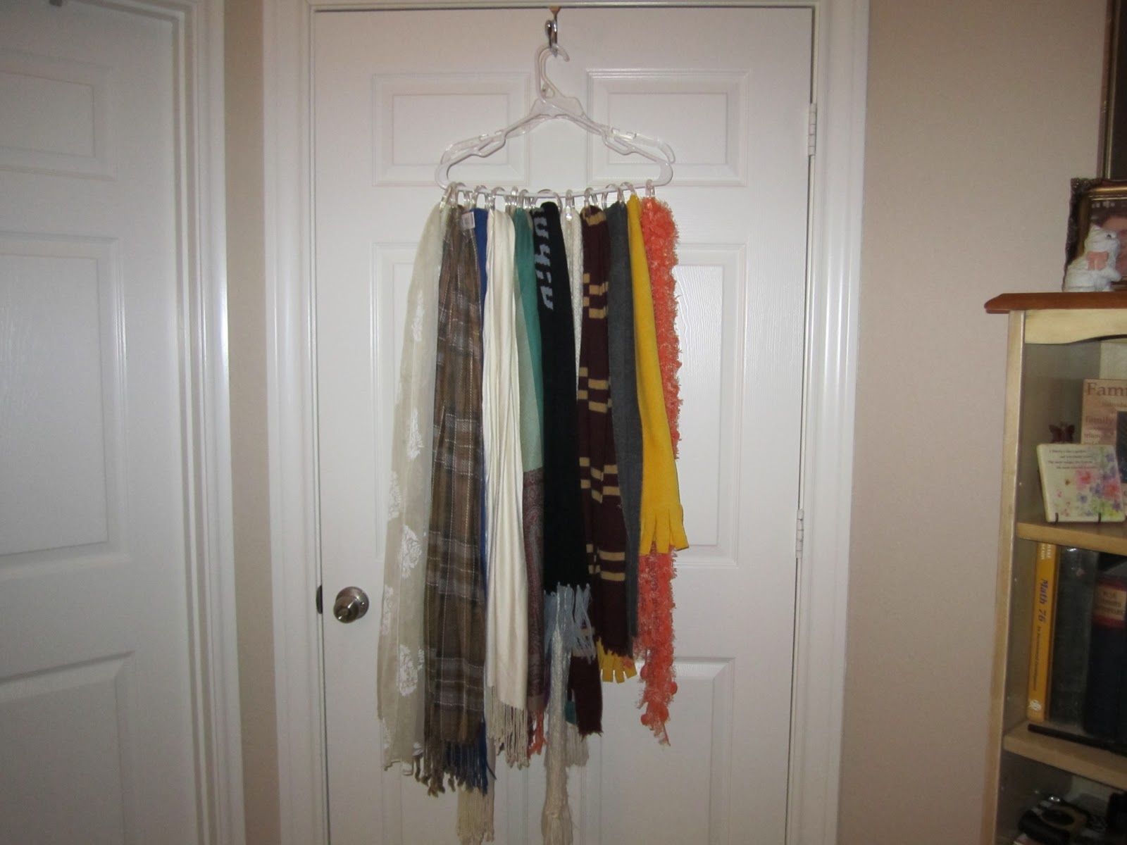 S-Jean-S: Scarf Hanger Hanger