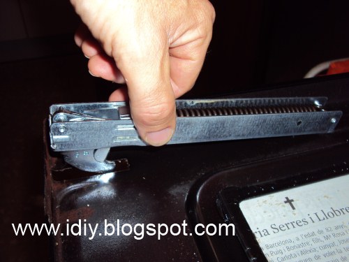 Diary of A Handyman !: How To Replace Oven Door Hinges