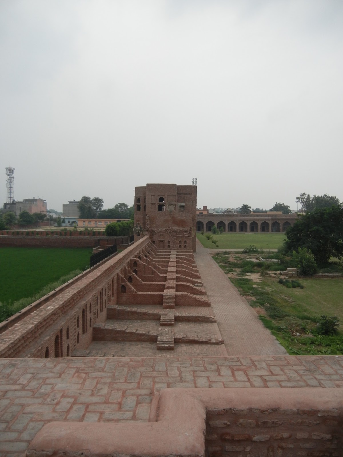 Will you come into my parlour?: The Sarai of Nur Mahal