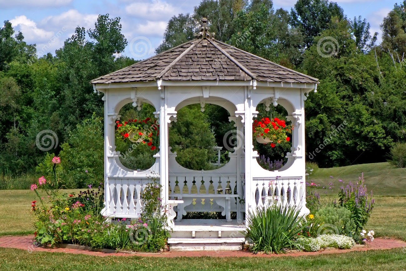 MODEL GAZEBO: Gazebo Taman Kayu Klasik Warna Putih