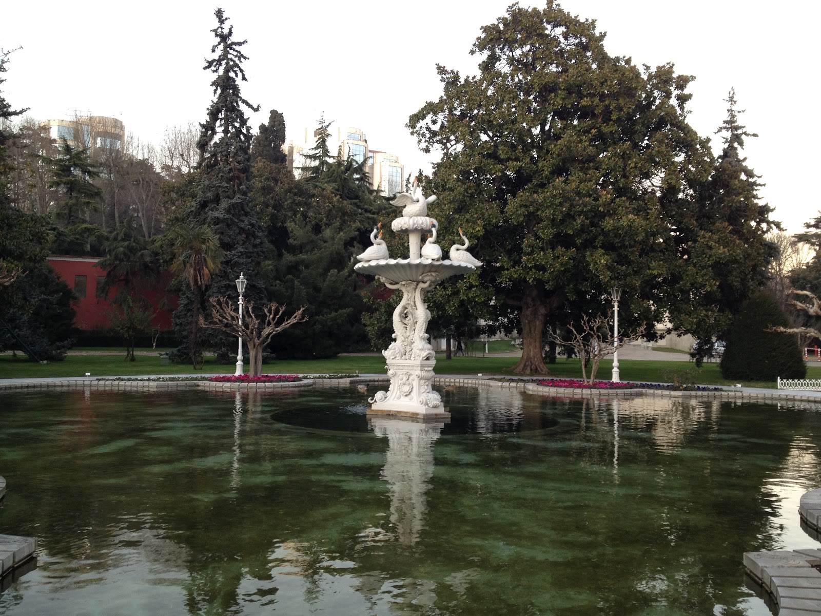 Almzn: Dolma Bahja Palace