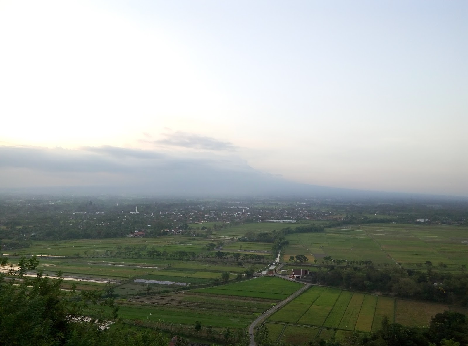 Spot Riyadi, Menikmati Keindahan Prambanan dari Ketinggian - RANSEL MUNGIL
