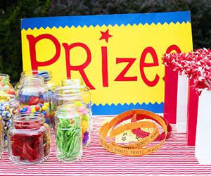 Moontastic Bouncers: Here are some GREAT ideas for a Carnival Themed Party!