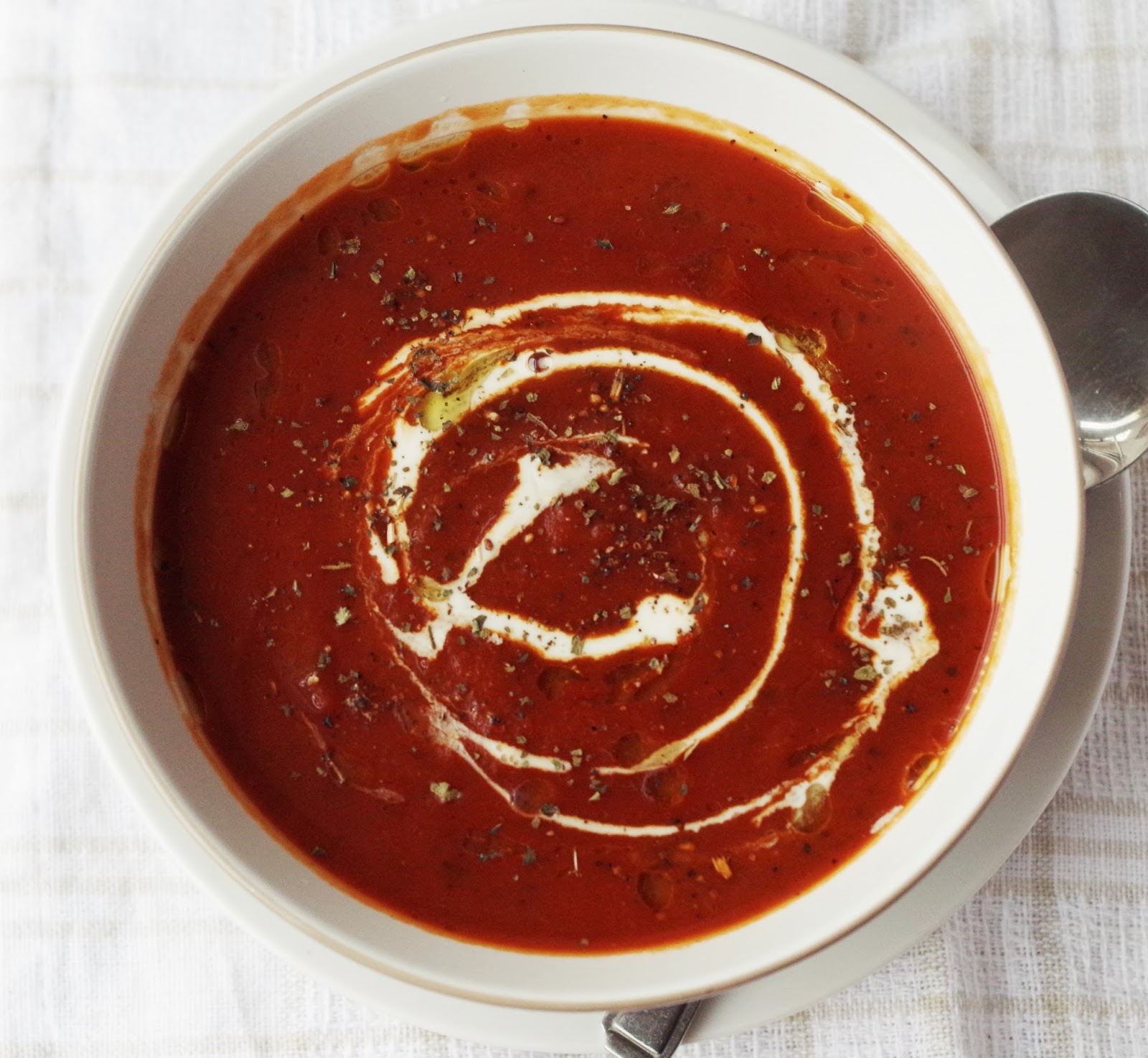 Rich and Creamy Tomato Soup |Euphoric Vegan