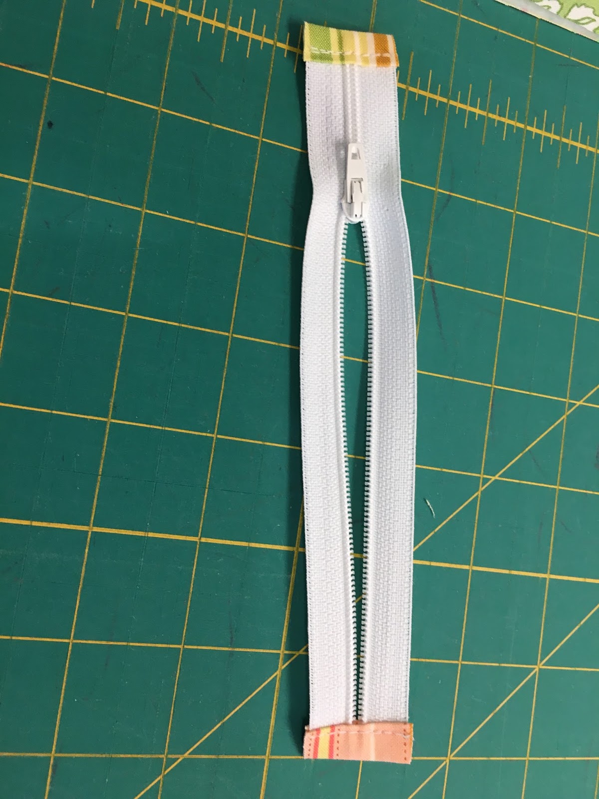 cook-sew-smile: Zippered Pouch..so easy, great gift idea!