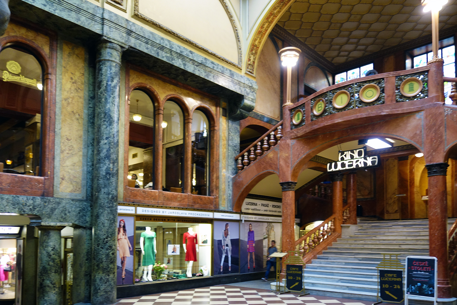 Ako sa obliecť do divadla... | Babie letá