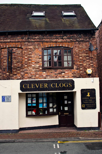 THE MIDDLEWICH DIRECTORY: CLEVER CLOGS