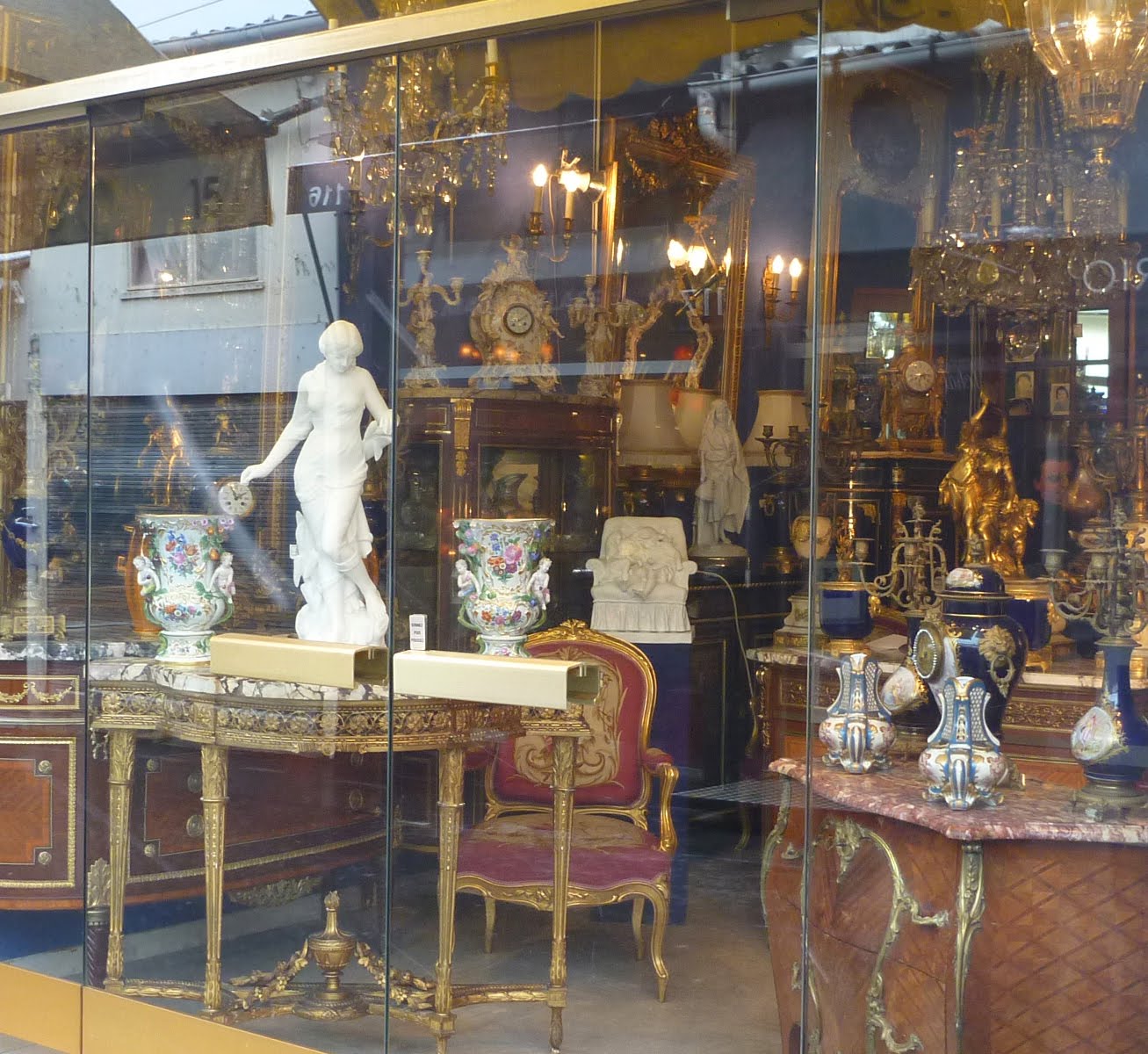 Paris and Beyond: Saint-Ouen - Marché Biron II