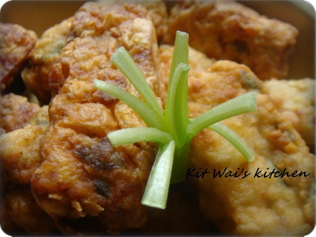 Kit Wai's kitchen : 鱼胶豆腐 ~ Deep Fry Beancurd & Fish Paste Cake