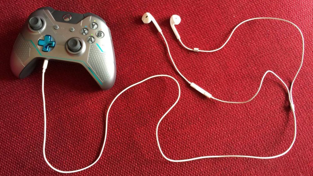 Как использовать наушники iPhone с геймпадом Xbox One