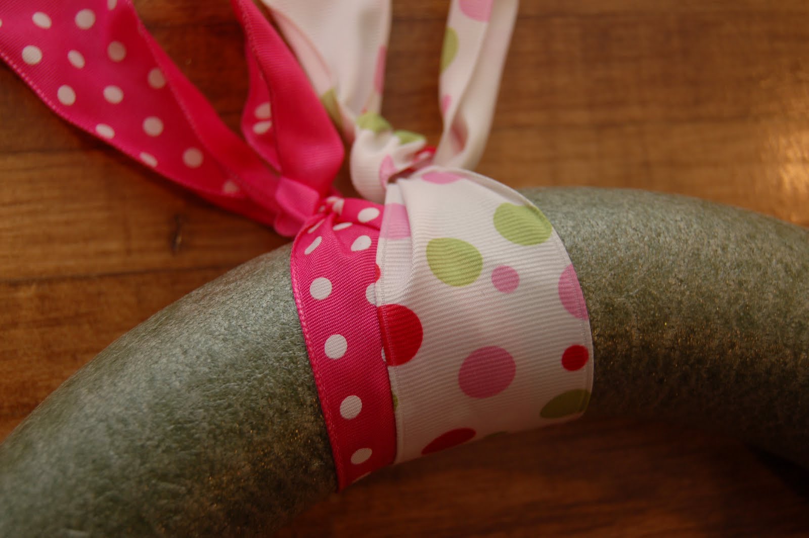 Maddyson's Lane: Ribbon Wreath~DIY