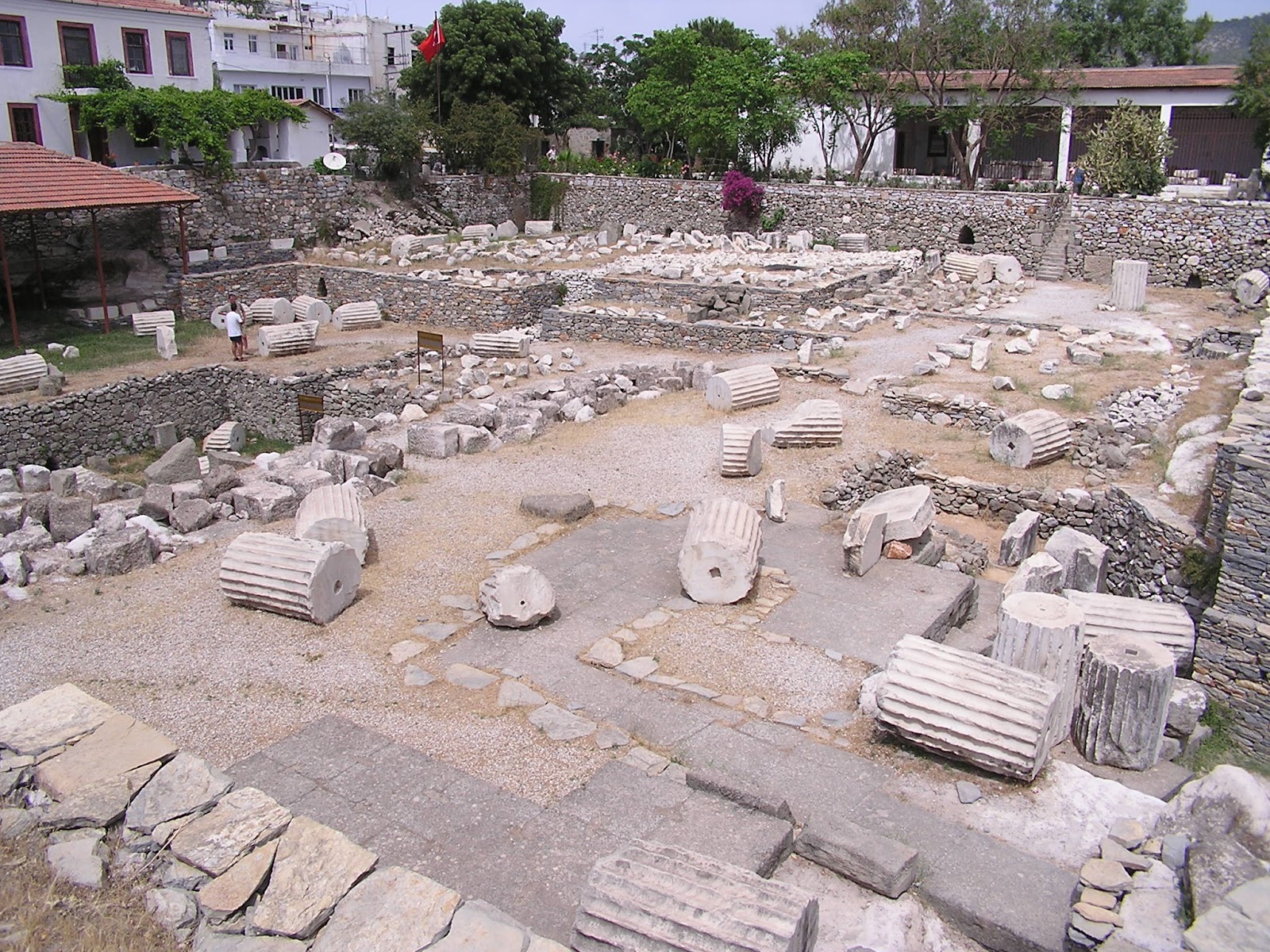 wonders of the world: THE MAUSOLEUM OF HALICARNASSUS
