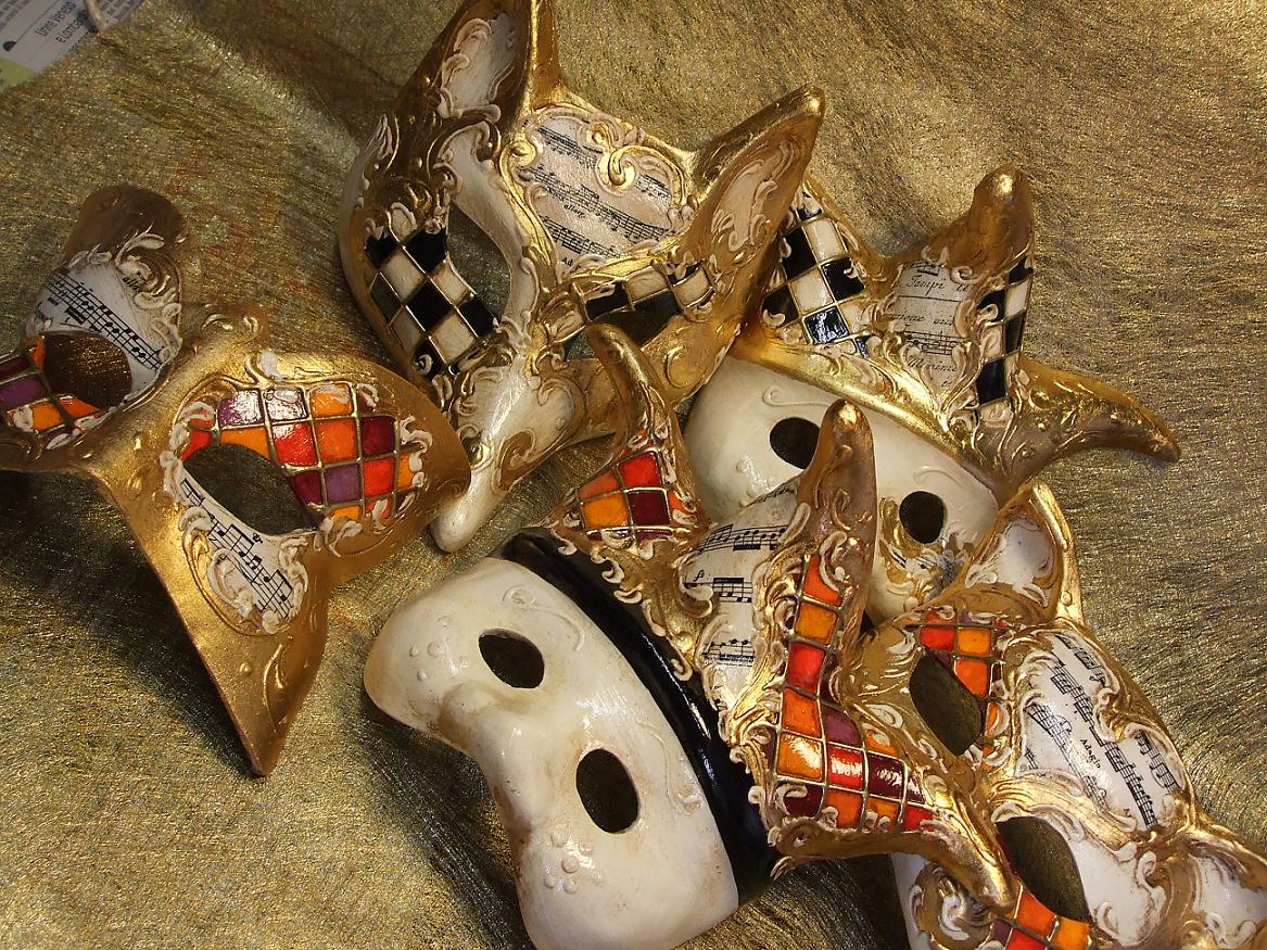 maschere veneziane in cartapesta