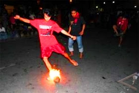 Gambar dan sejarah sepak bola api