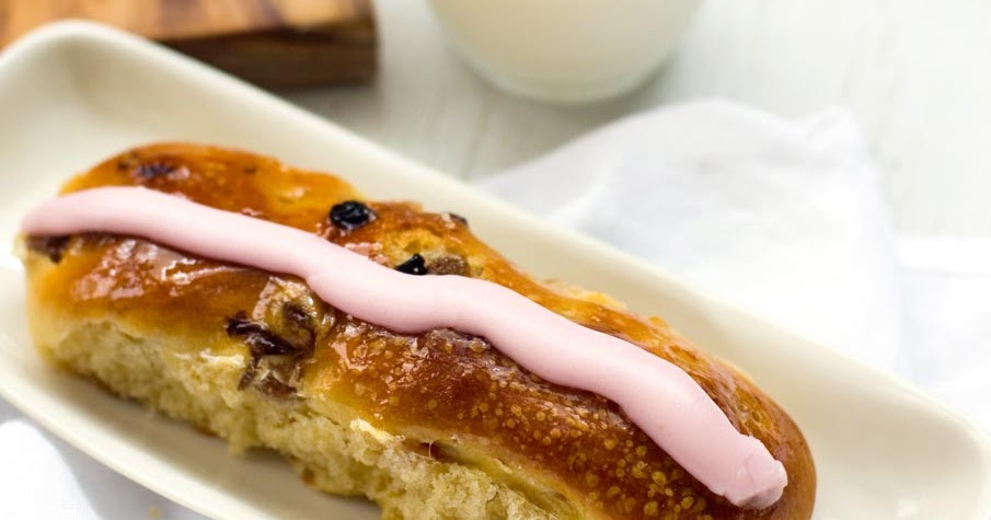 pink finger buns / DELICIOUS BITES