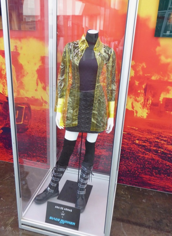 Hollywood Movie Costumes and Props: Blade Runner 2049 movie costumes on ...