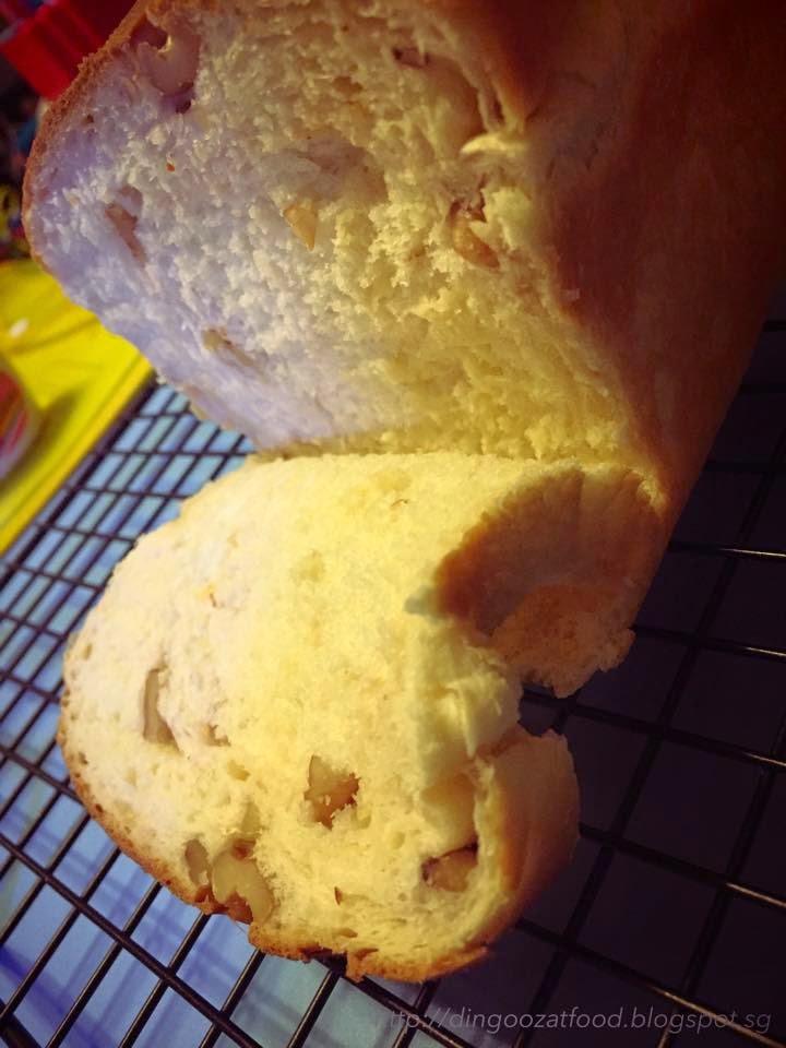 Miki's Food Archives : Honey Walnut Loaf 核桃蜜糖面包