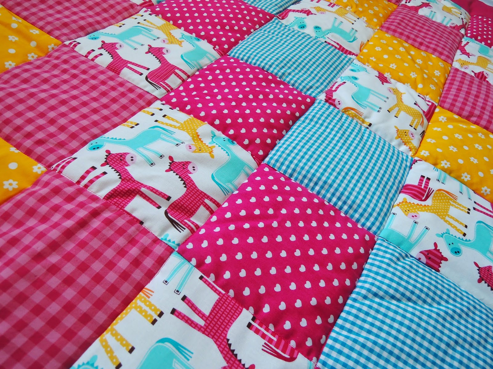 d'Inge: Patchwork-Babydecke Melinda (Pferdchen)