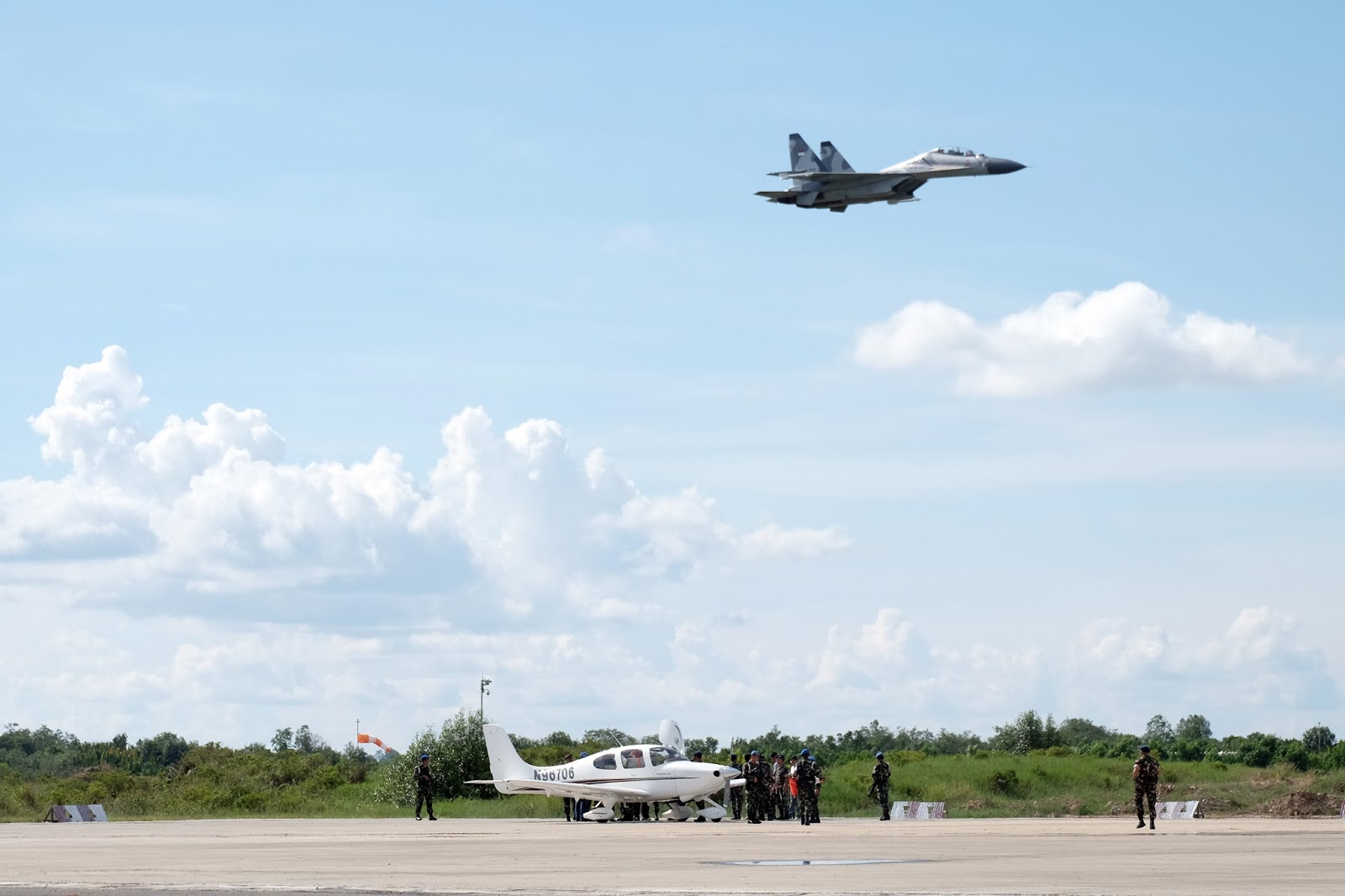 Cempaka Land, Water and Air: Indonesian Fighters Intercept Cessna With ...