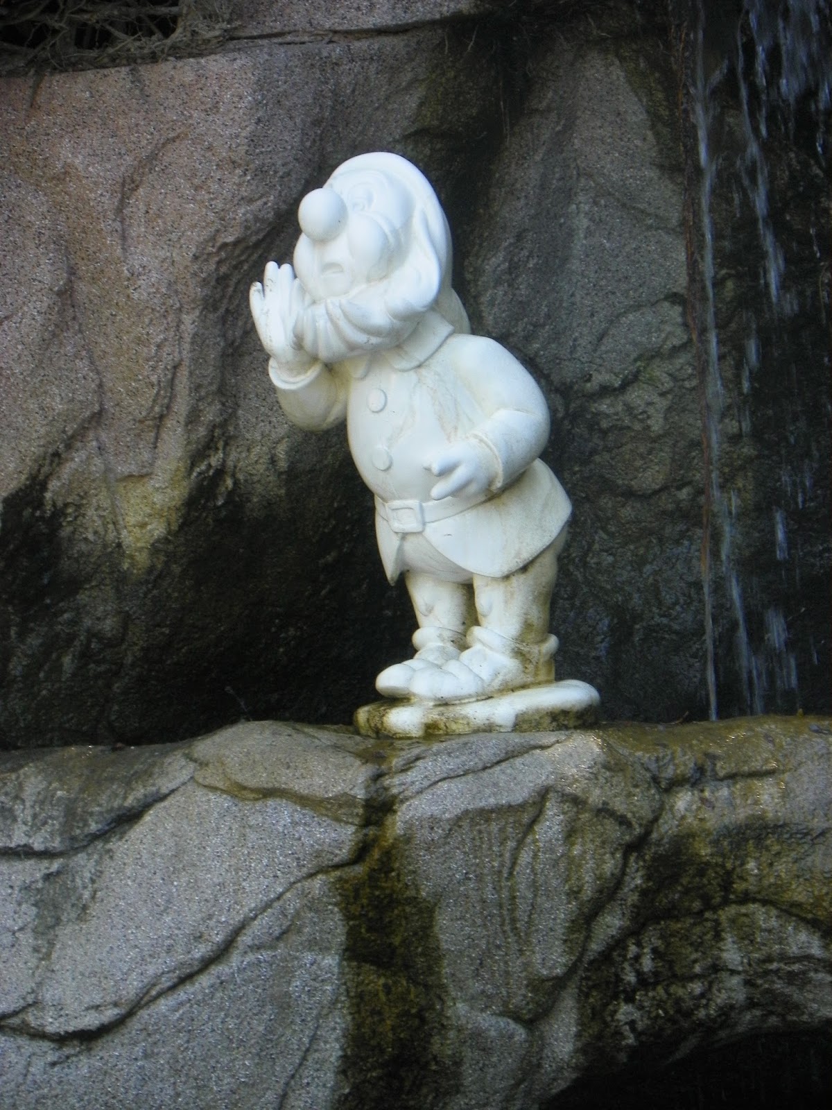 Pixie Pranks and Disney Fun: Snow White & the Seven Dwarfs Statues at ...