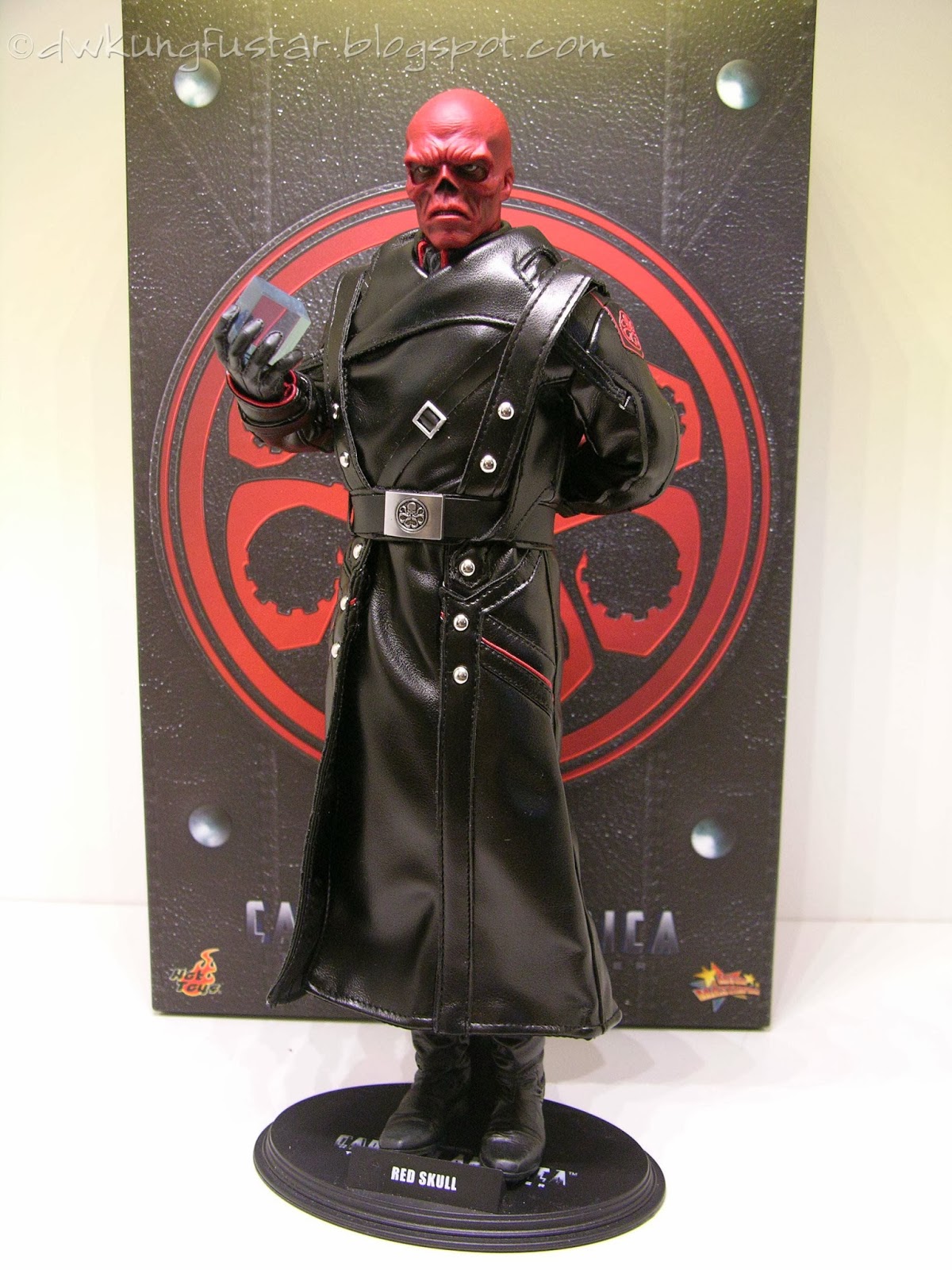The Fire Rises as The Force Awakens: Hot Toys - Red Skull - Un-Boxing ...