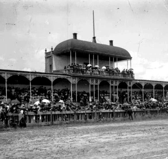 Historia como anécdota/ Ernesto Soto Paez/ Hipódromo de Peralvillo, el ...