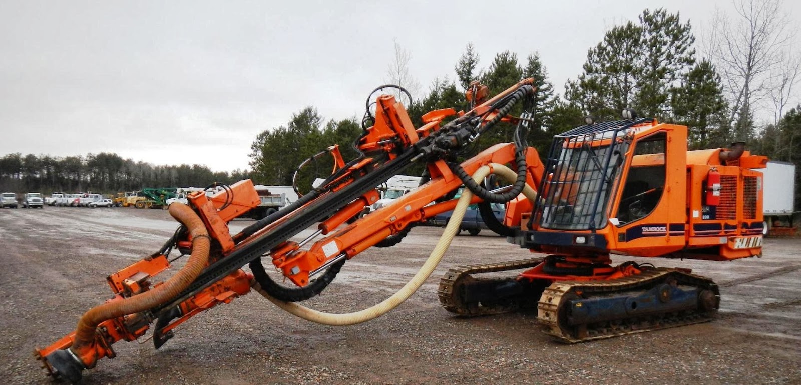 Maarakennus koneita.: TAMROCK - TAMPELLA