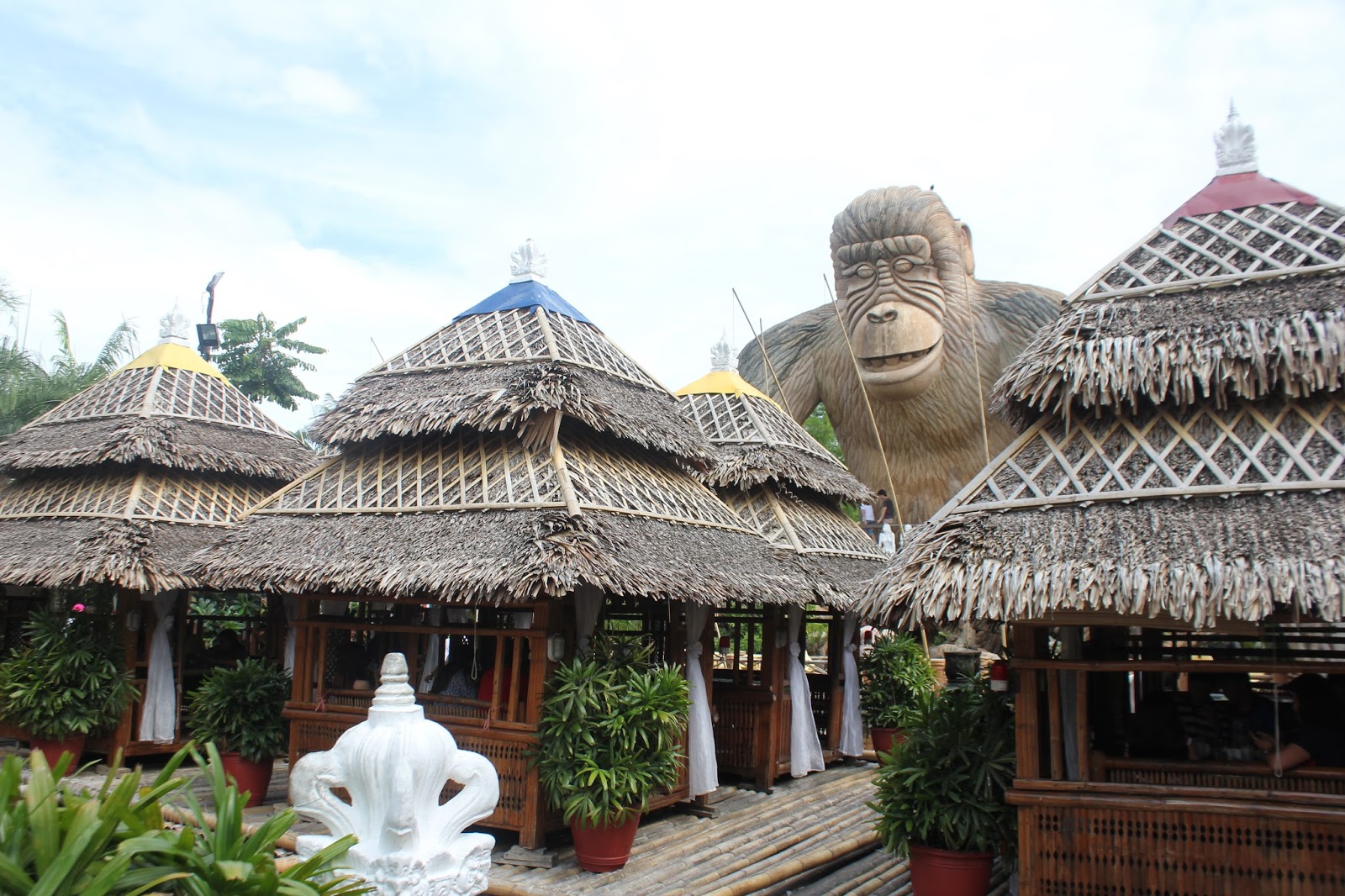 Isdaan Floating Restaurant - Lost in Reveries