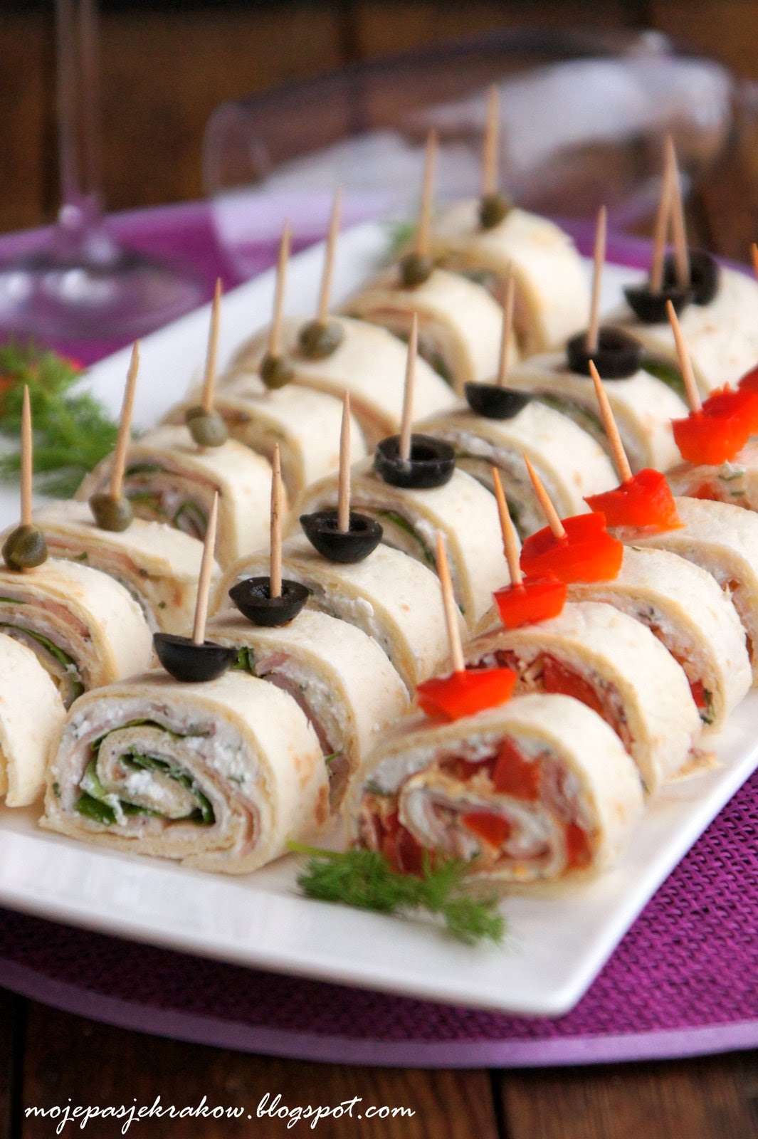 moje pasje: Mini kanapeczki - roladki z tortilli