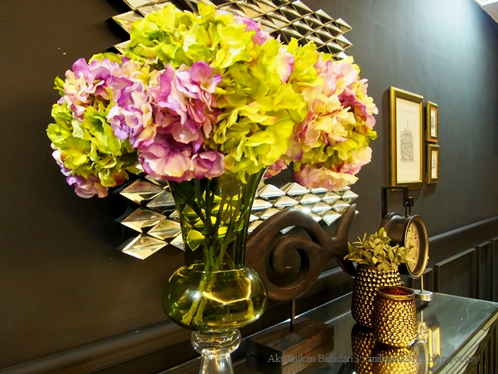 aku bukan bidadari: RumahAtyFared : DEKORASI BUNGA Ruang tamu