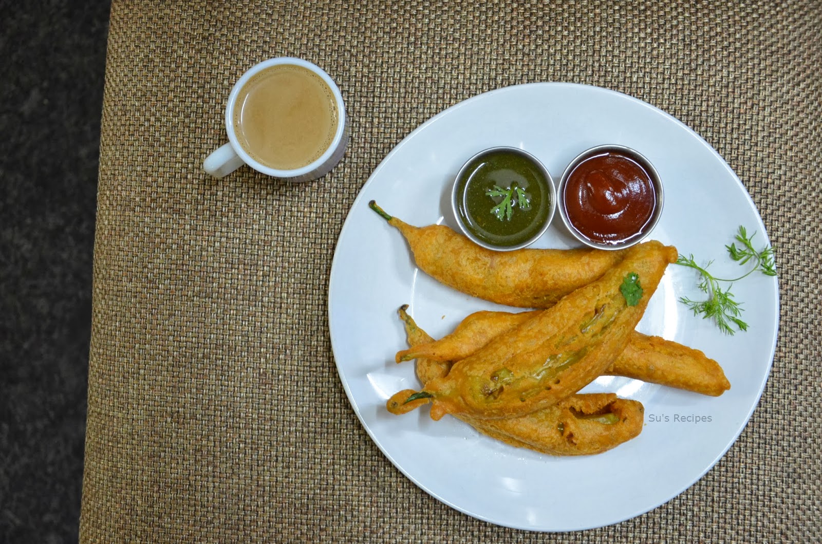 Su's Recipes: Mirapakaaya Bajji - Menasinakaayi Bajji / Mirchi Bajji ...