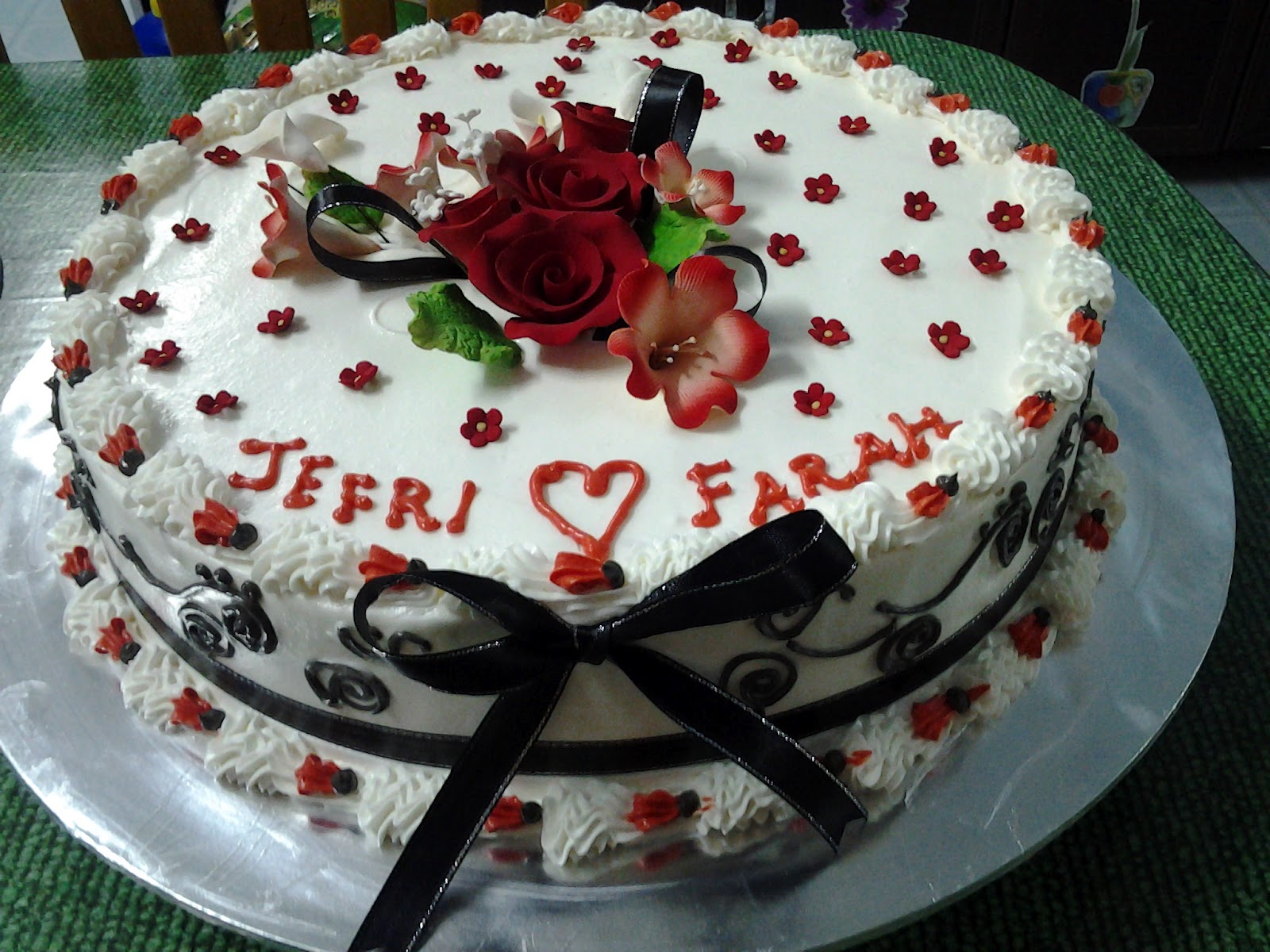 ANIE DELIGHT HOME MADE CAKE & CHOCOLATE: Kek Perkahwinan 2 Tingkat..