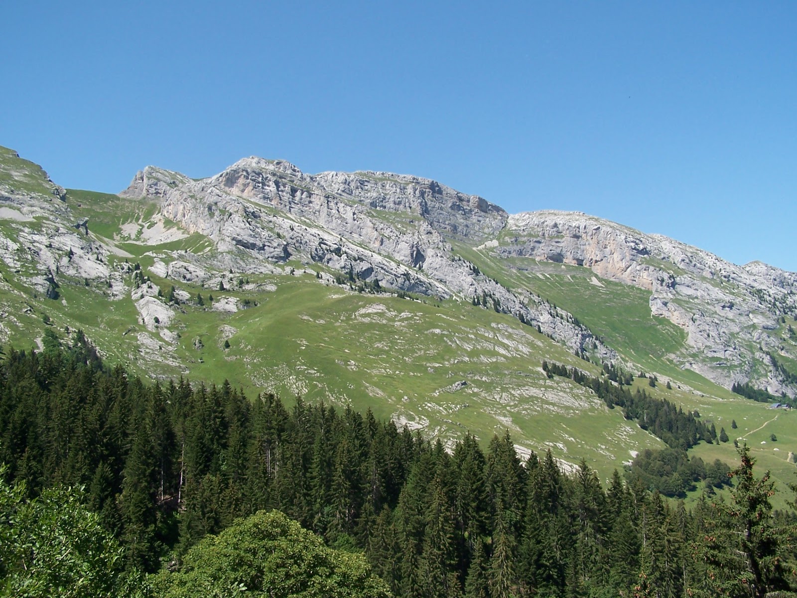 La Montagne de Père en Fils: Le Grand Bargy par la Grotte de Montarquis