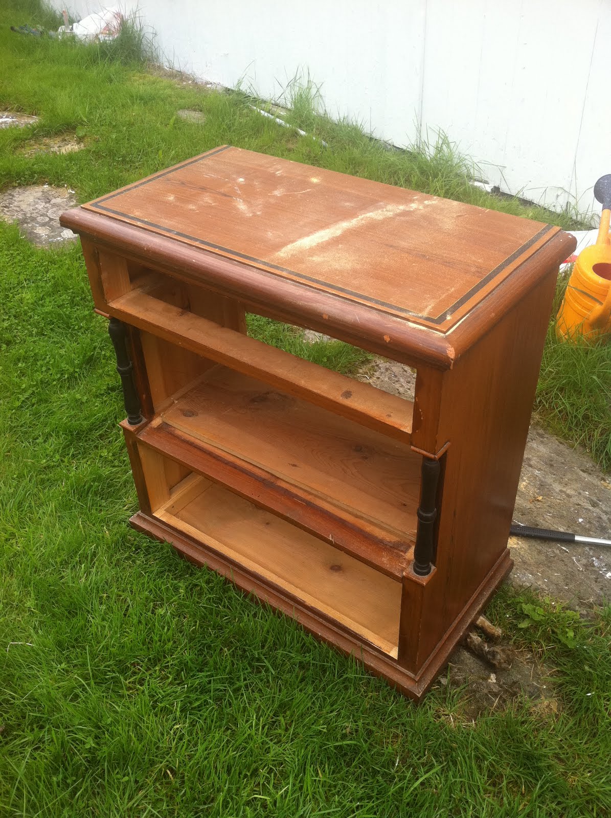 PASTELL BONDEN : Gammel kommode