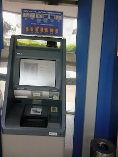tempat berbagi informasi + berita terbaru: Mesin Atm bca baru "OKI" bisa setor tunai dan tarik tunai