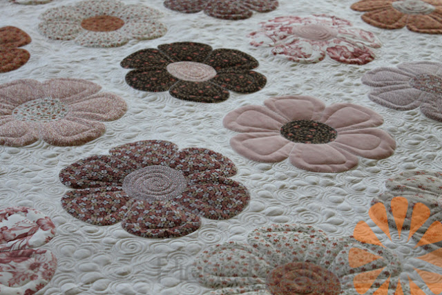 Piece N Quilt: Applique Flowers - Custom Machine Quilting by Natalia Bonner