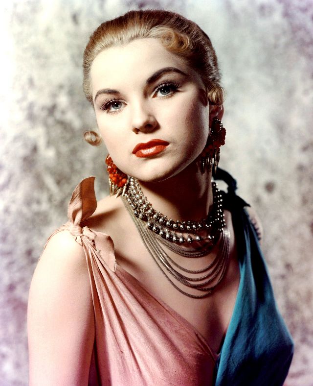 42 Glamorous Color Pics of Debra Paget in the Late 1940s and 1950s ...