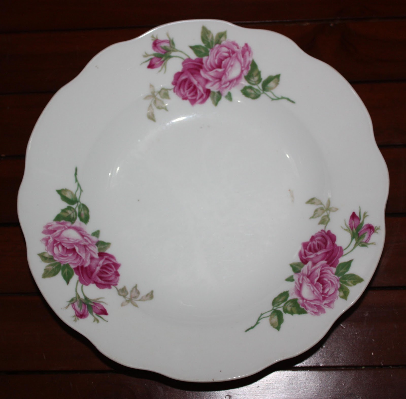 PINGGAN KLASIK: Ros Merah 9 inci.